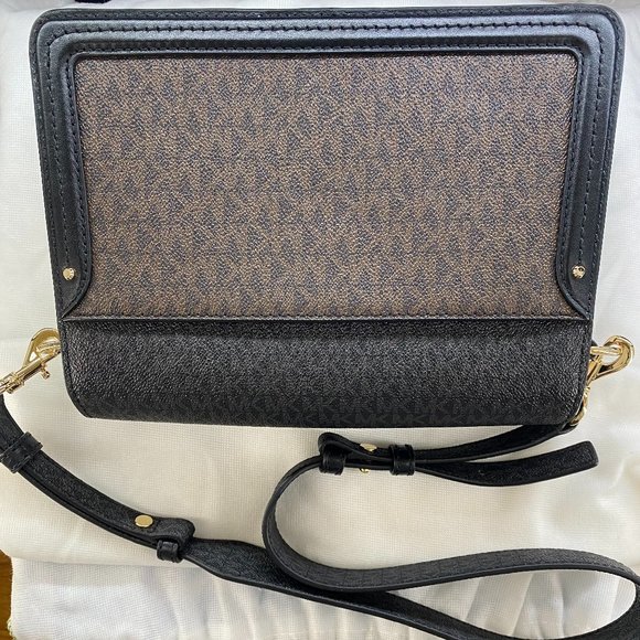 Michael Kors | Bags | Michael Kors Blackbeige Shoulder Bag | Poshmark